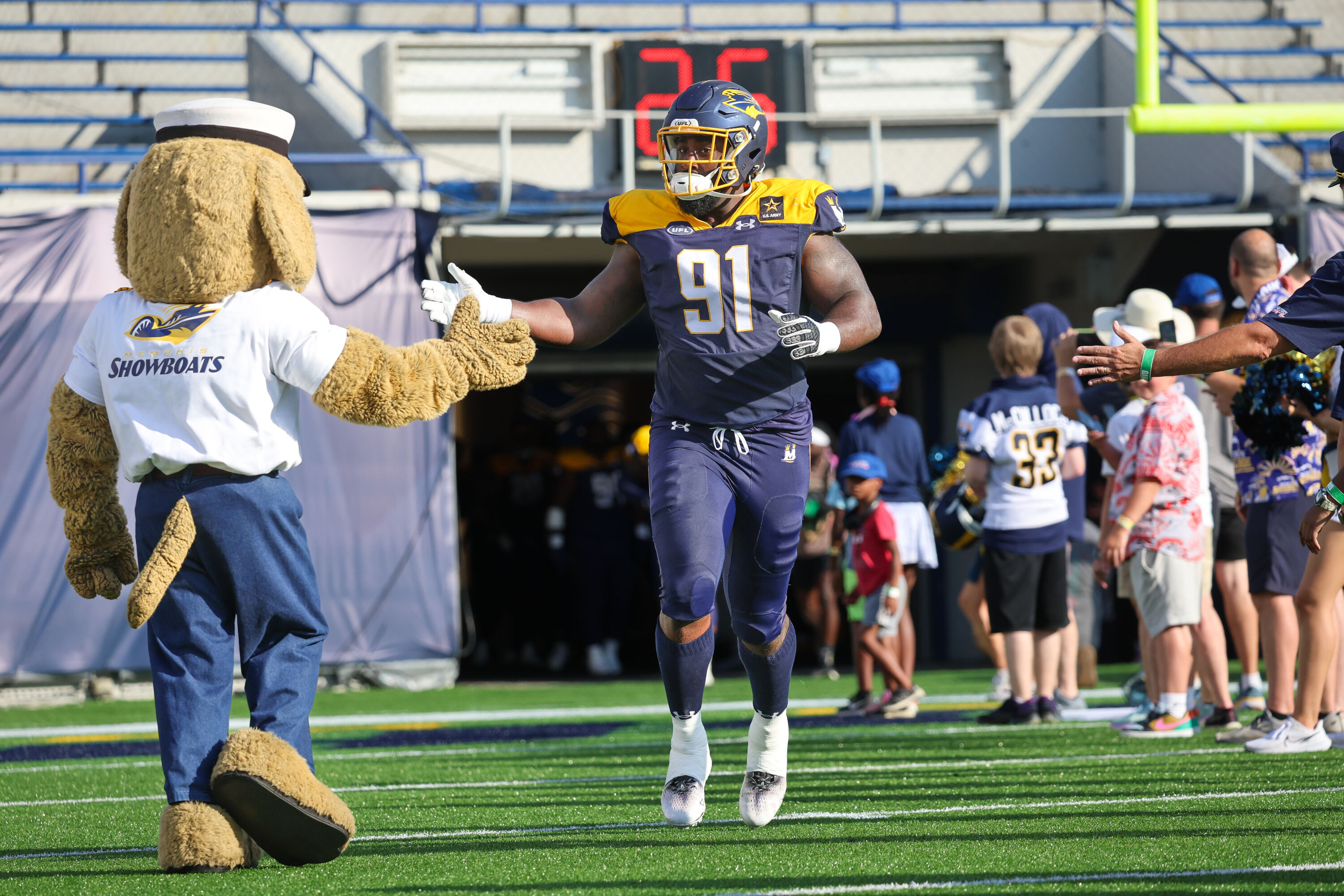 Memphis Showboats defensive tackle Josiah Bronson signs with Tennessee ...