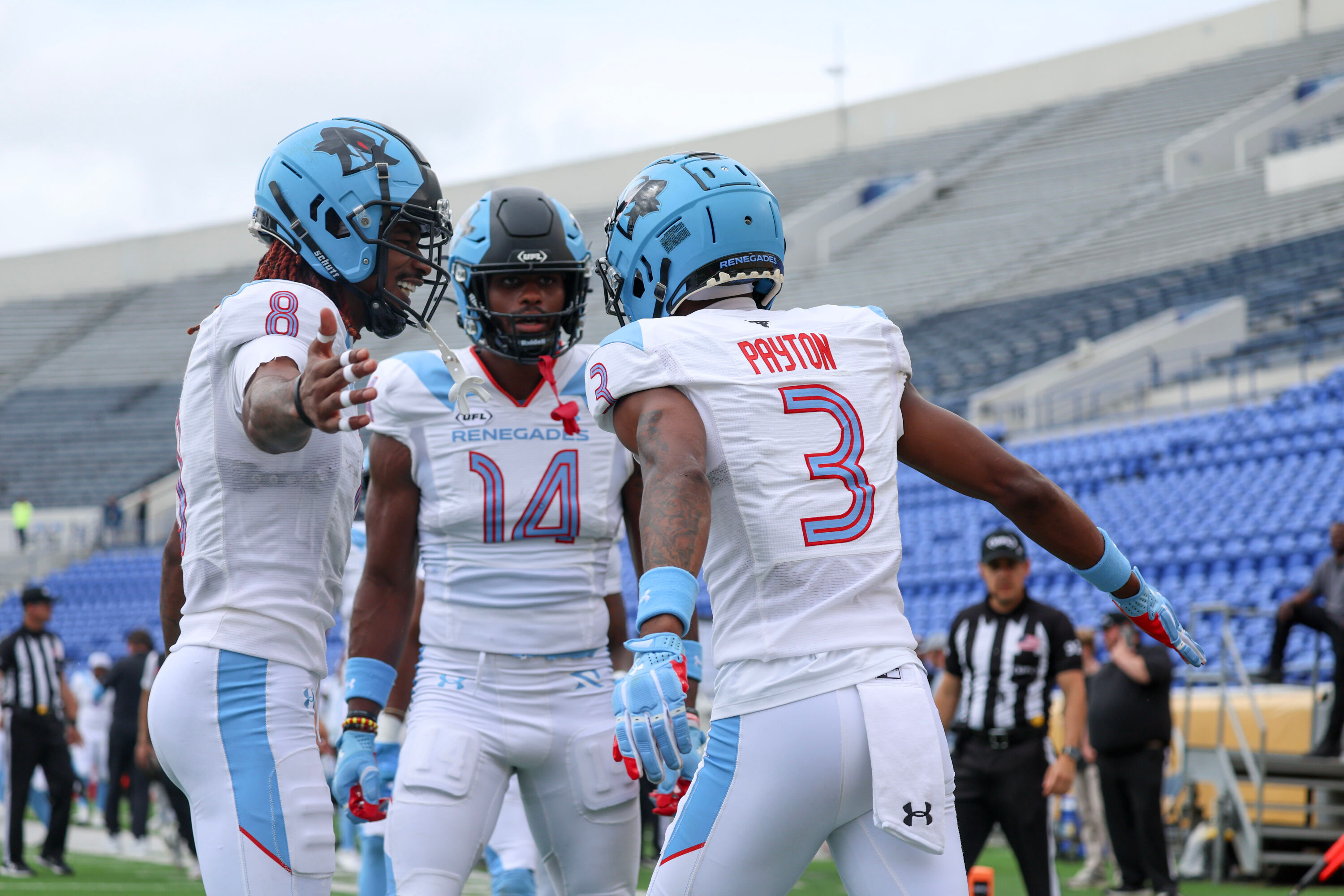 RENEGADES DEFEAT SHOWBOATS 30-12
